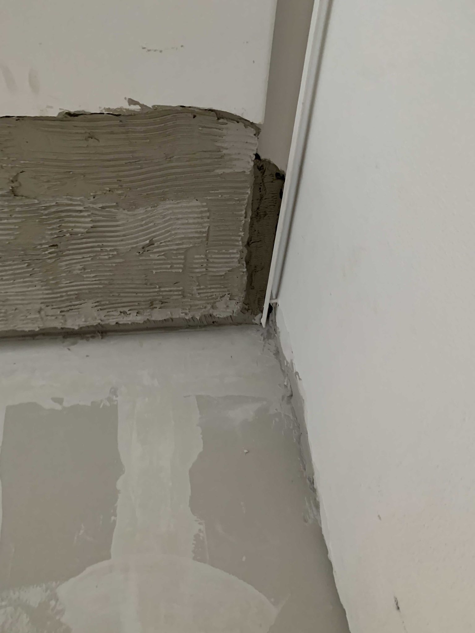 Instandsetzung einer denkmalgeschützten Abhangdrahtputzdecke ...